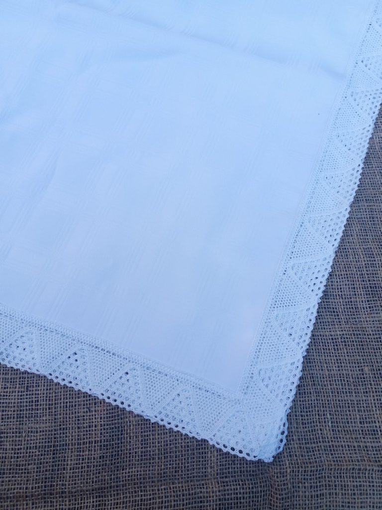 Tafeldoek - Wit Sintetiese Damask - Eersteklas Aanlyn